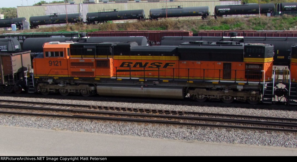 BNSF 9121